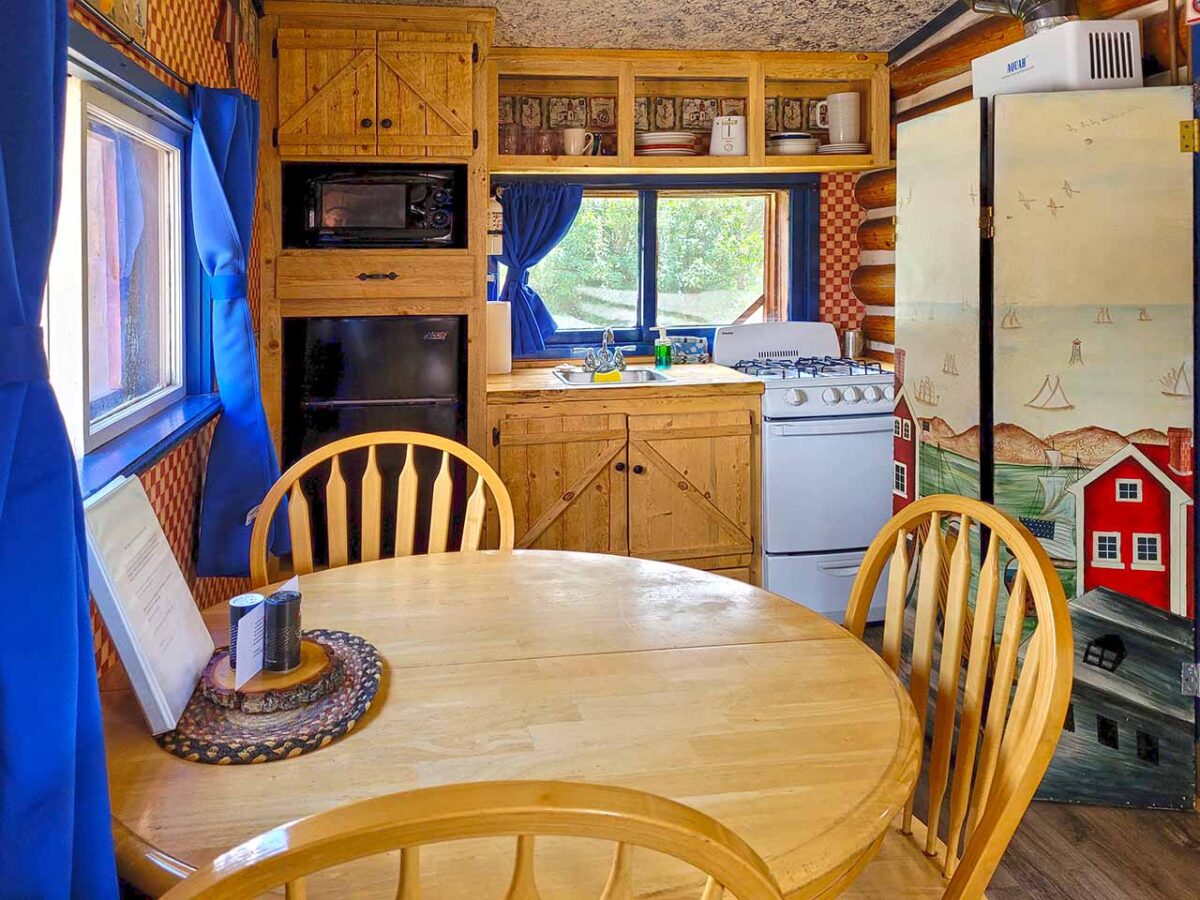 Americana Cabin – Chinook Lodge, Cabins & RV Park