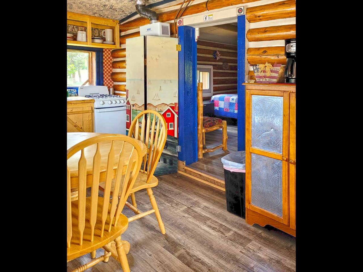 Americana Cabin - Chinook Lodge, Cabins & RV Park