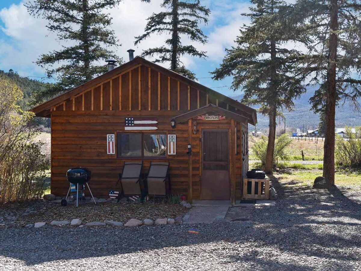 Americana Cabin – Chinook Lodge, Cabins & RV Park