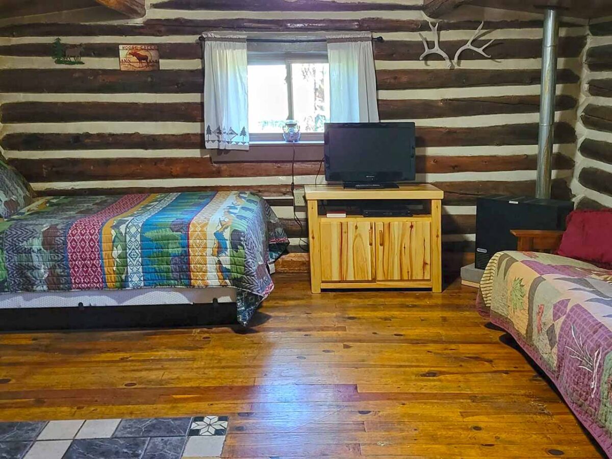 Moose Lodge Cabin - Chinook Lodge, Cabins & RV Park