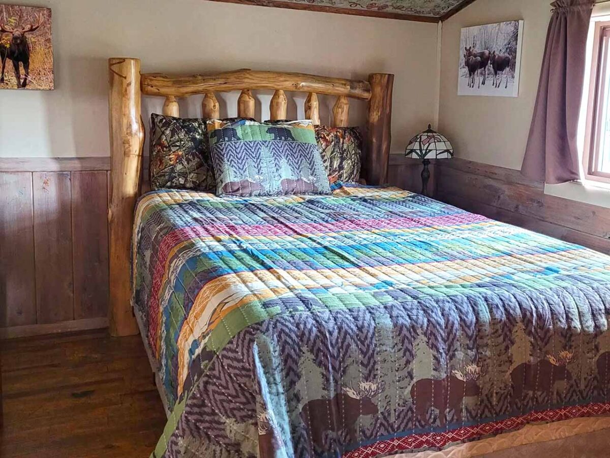 Moose Lodge Cabin - Chinook Lodge, Cabins & RV Park