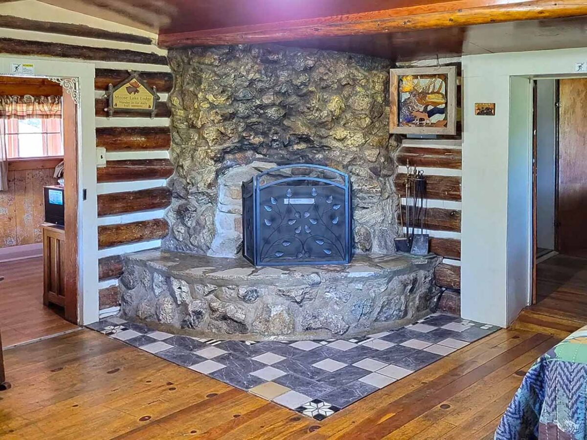 Moose Lodge Cabin - Chinook Lodge, Cabins & RV Park