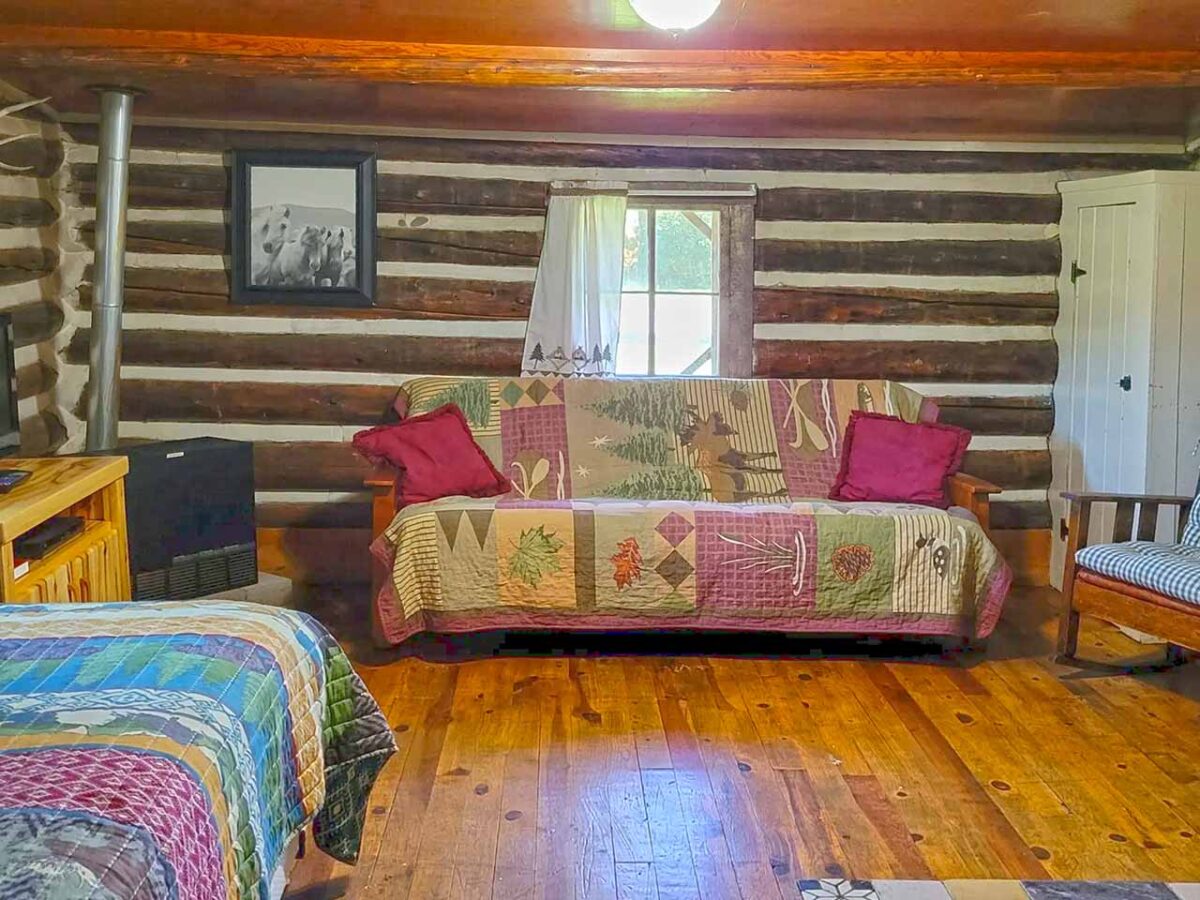 Moose Lodge Cabin - Chinook Lodge, Cabins & RV Park