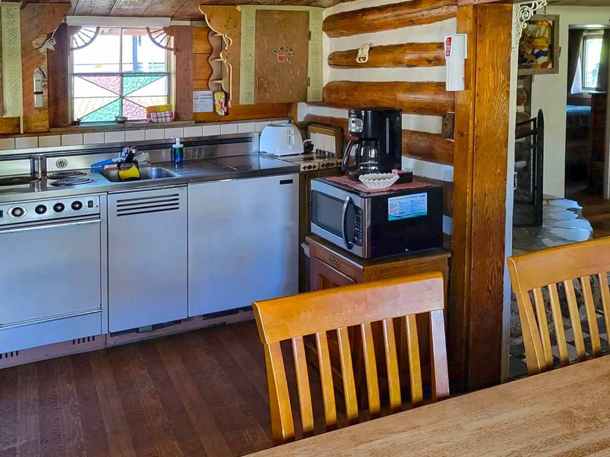 Moose Lodge Cabin - Chinook Lodge, Cabins & RV Park