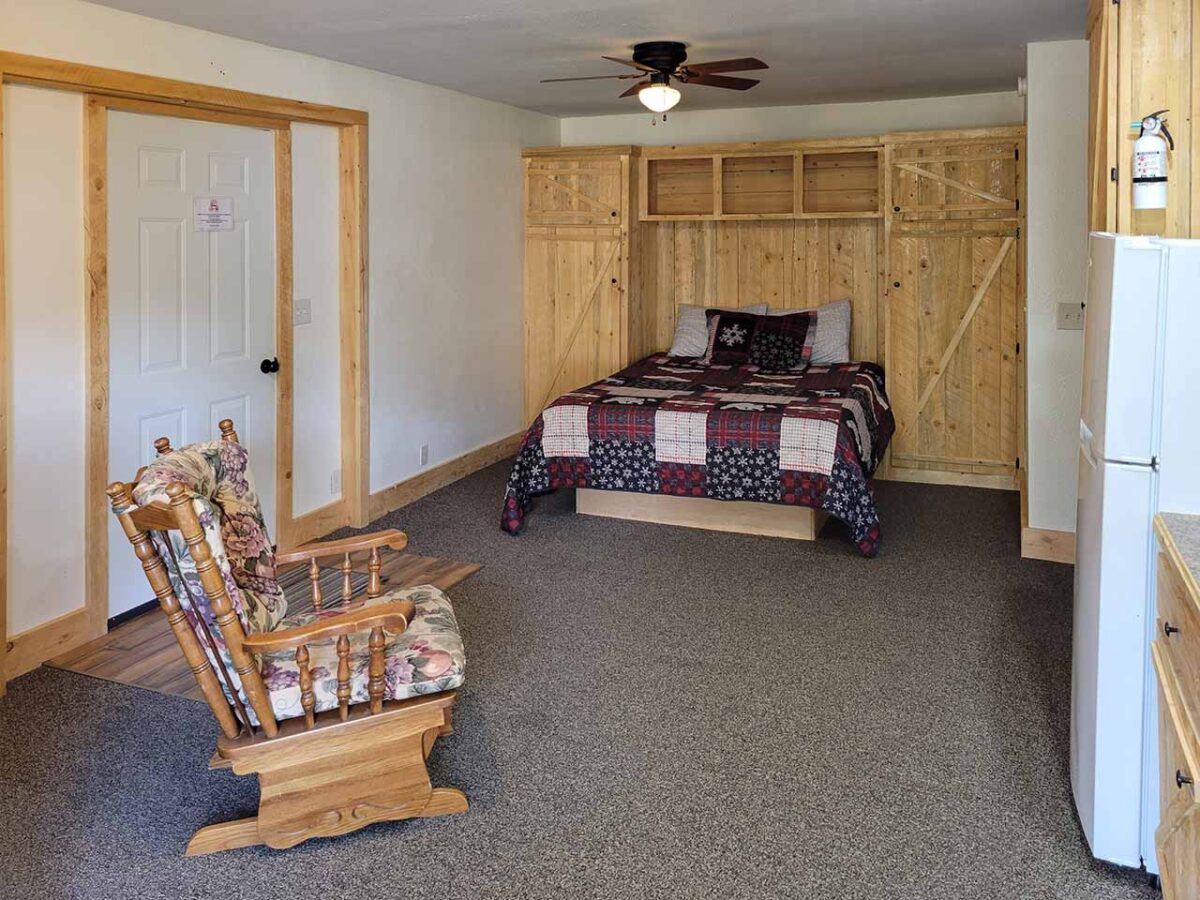 Sunrise Chalet Cabin – Chinook Lodge, Cabins & RV Park