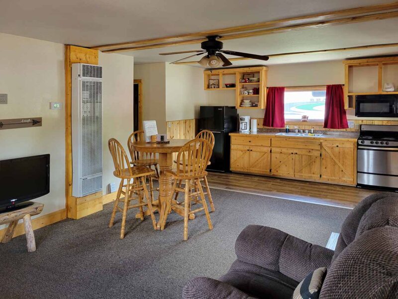 Sunset Suite Cabin - Chinook Lodge, Cabins & RV Park