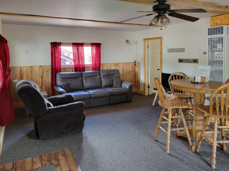 Sunset Suite Cabin - Chinook Lodge, Cabins & RV Park