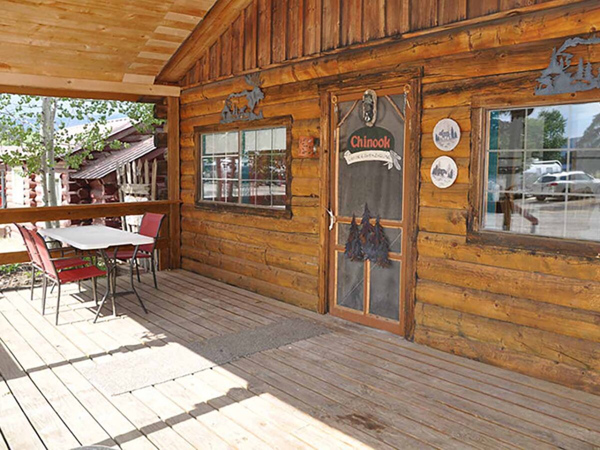 Sunset Suite Cabin - Chinook Lodge, Cabins & RV Park