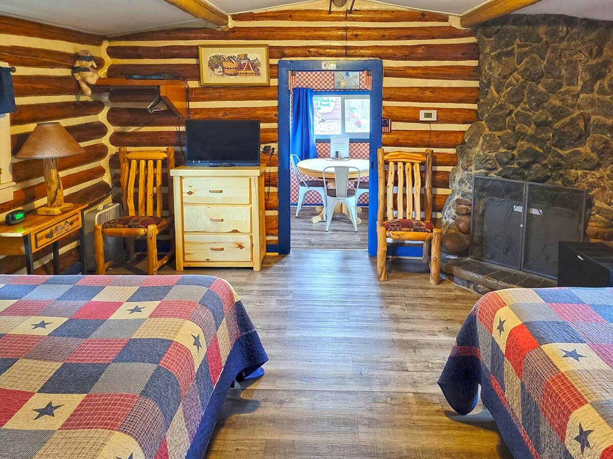 Americana Cabin - Chinook Lodge, Cabins & RV Park