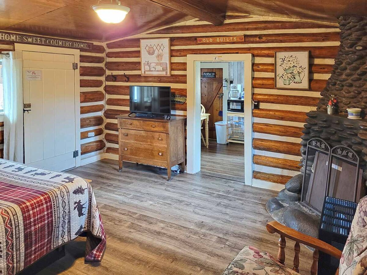 Farmhouse Cabin – Chinook Lodge, Cabins & RV Park