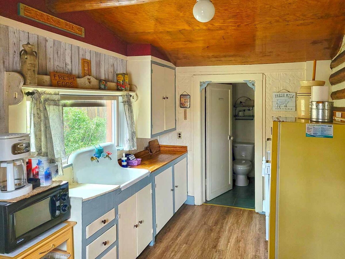 Farmhouse Cabin – Chinook Lodge, Cabins & RV Park
