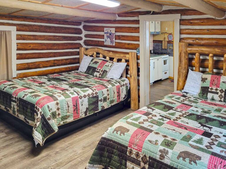 Fisherman Cabin - Chinook Lodge, Cabins & RV Park
