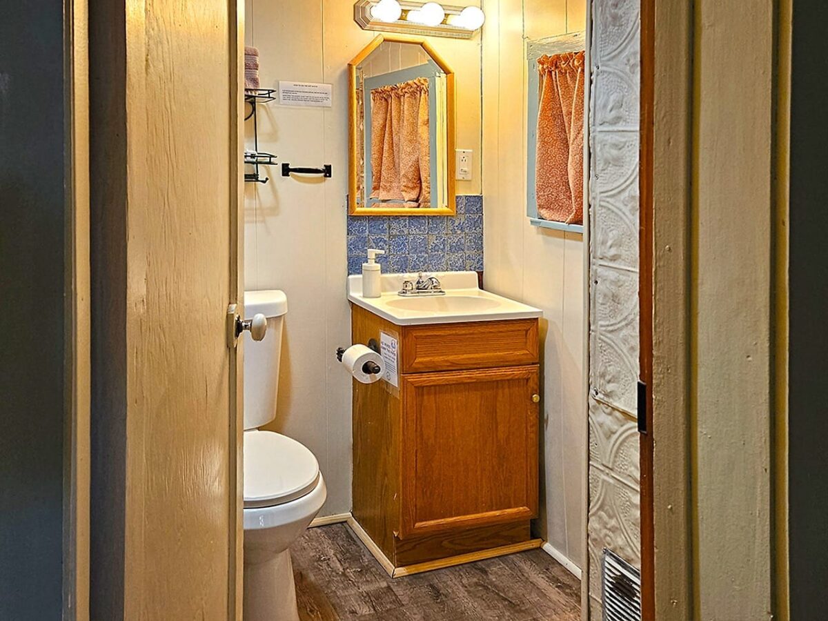 Farmhouse Cabin – Chinook Lodge, Cabins & RV Park