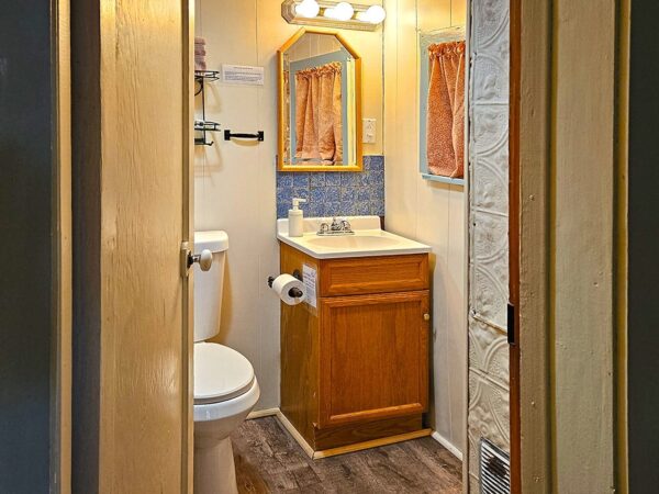 Farmhouse Cabin – Chinook Lodge, Cabins & RV Park